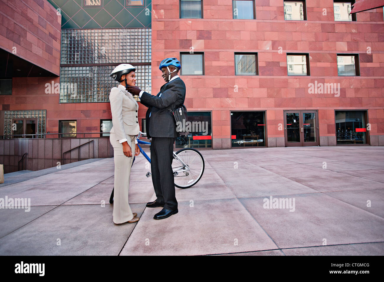 Putting together bike hi-res stock photography and images - Alamy