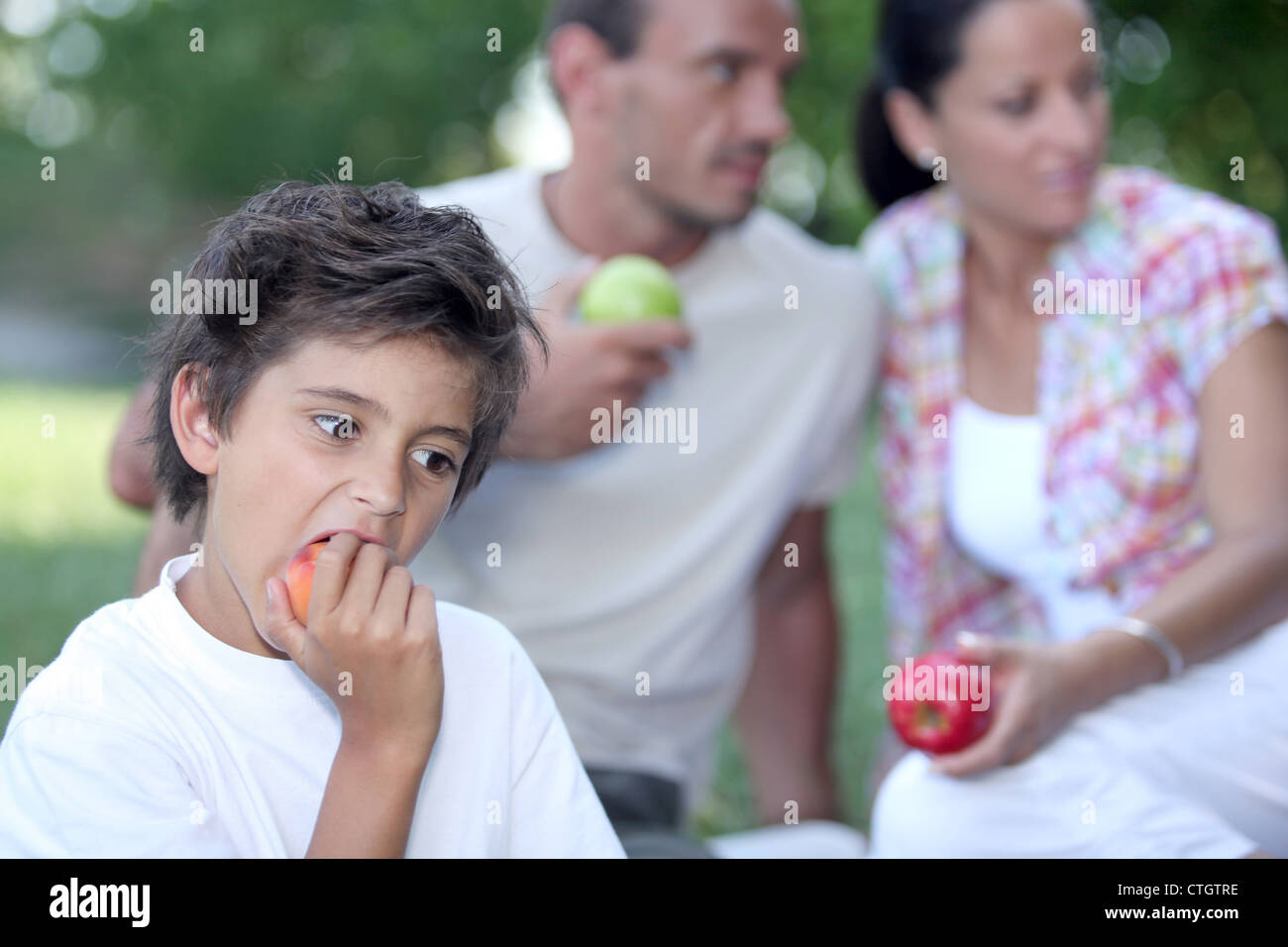 Father and son eating apples Stock Photo - Alamy