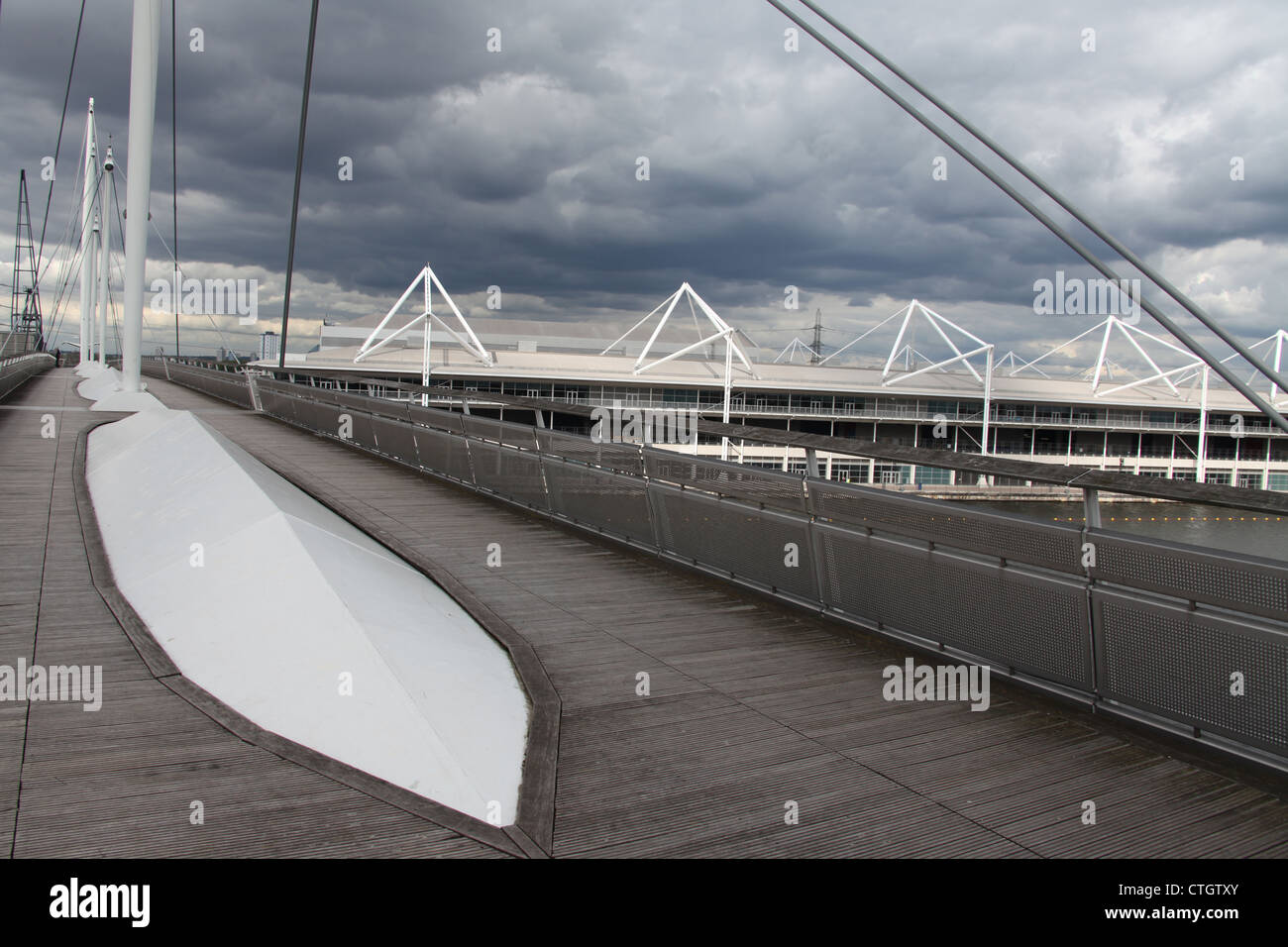 Inverted fink truss hi-res stock photography and images - Alamy