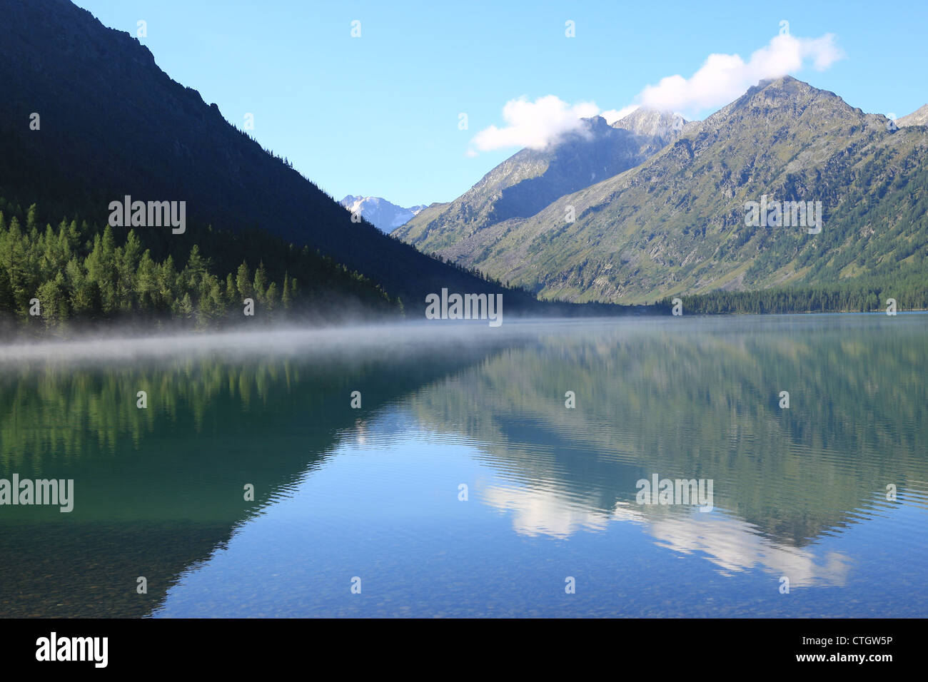 Fog over water hi-res stock photography and images - Alamy