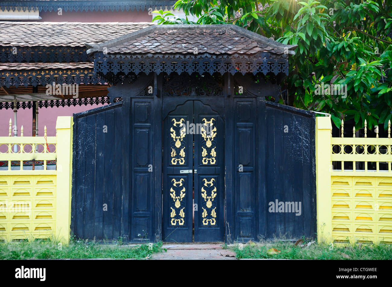 Malay traditional hi-res stock photography and images - Alamy