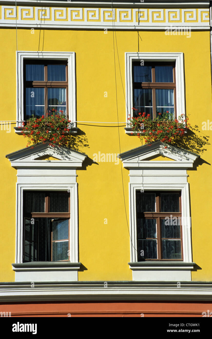 Old yellow windows hi-res stock photography and images - Alamy
