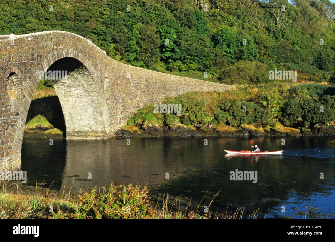 Clachan bridge atlantic bridge seil hi-res stock photography and images ...