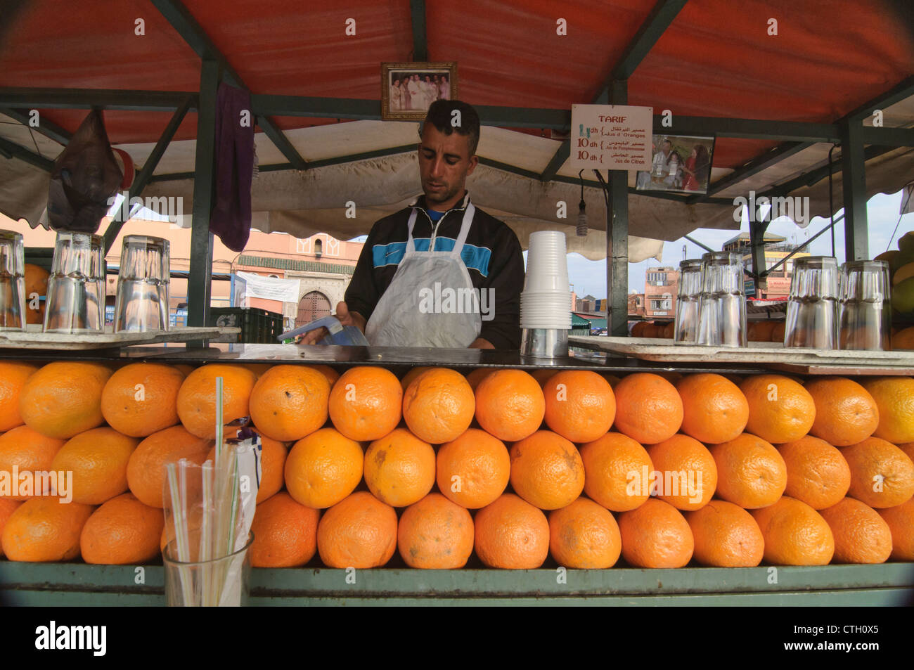 orange juice vendor at the Djemma el Fna in Marrakech, Morocco Stock ...