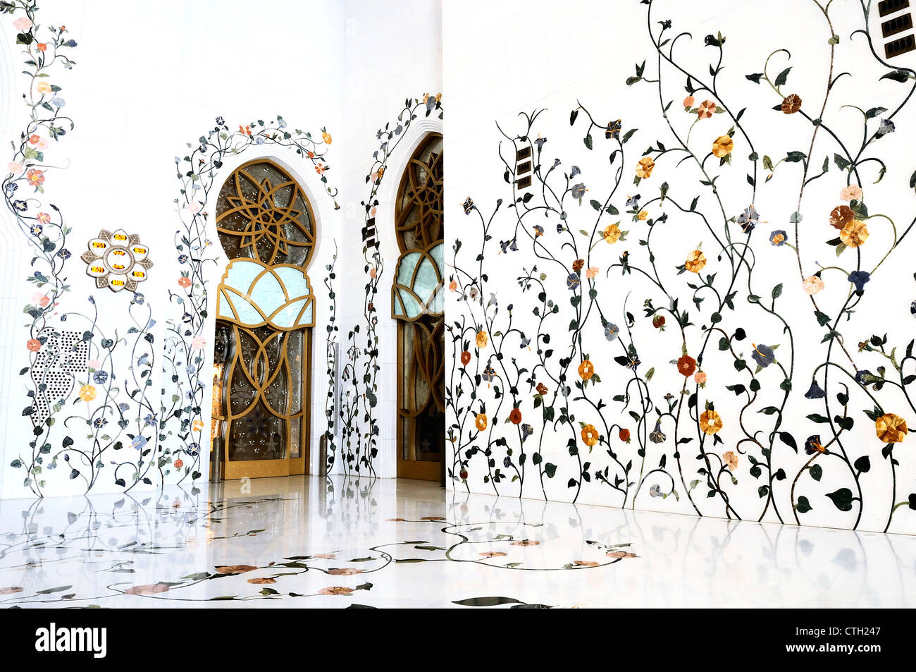 Wall decoration in Sheikh Zayed Mosque, Abu Dhabi, United Arab Emirates ...
