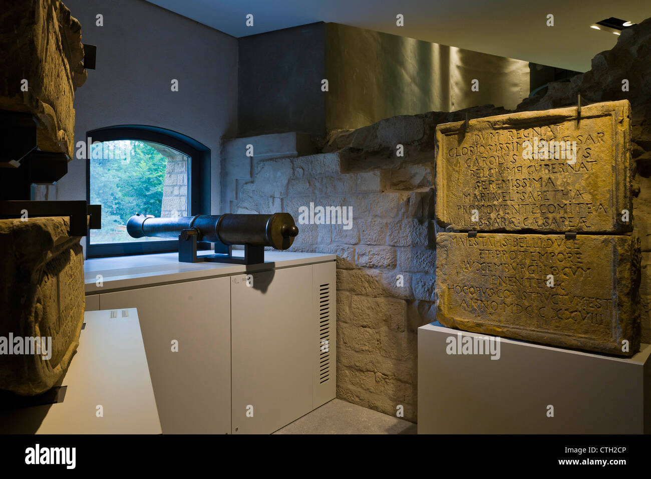 Museum cannon gun hi-res stock photography and images - Alamy