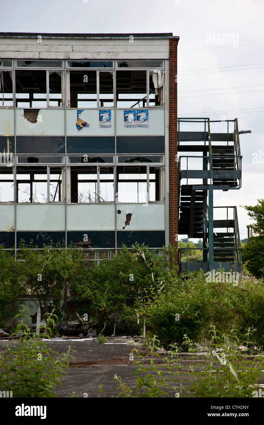 Derelict abandoned office block Stock Photo - Alamy