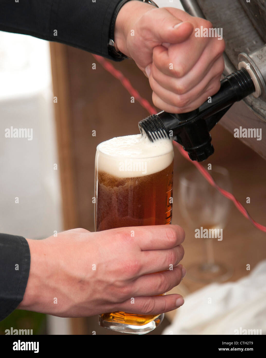Beer pour barrel hi-res stock photography and images - Alamy