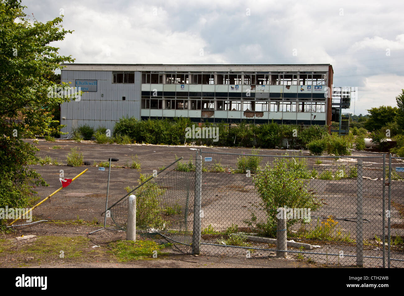 Abandoned office block hi-res stock photography and images - Alamy