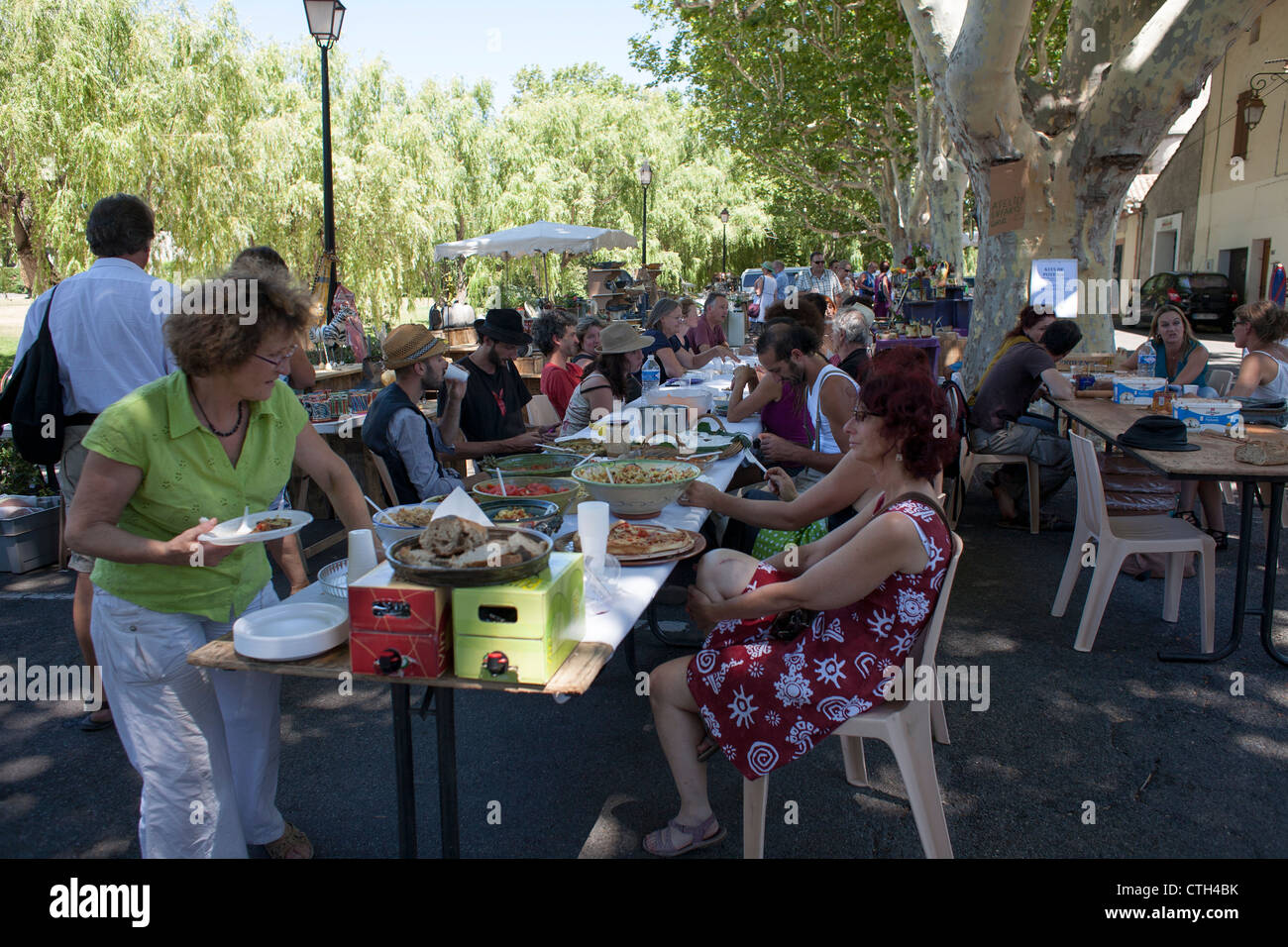 Communal meal hi-res stock photography and images - Alamy