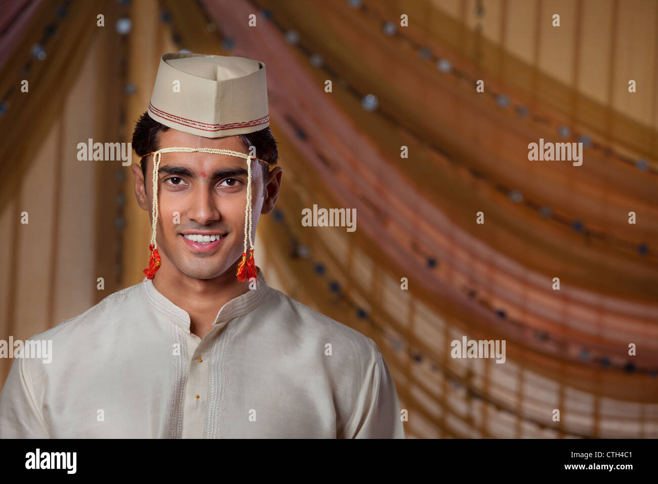 Indian maharashtrian traditional dress groom hi-res stock photography ...