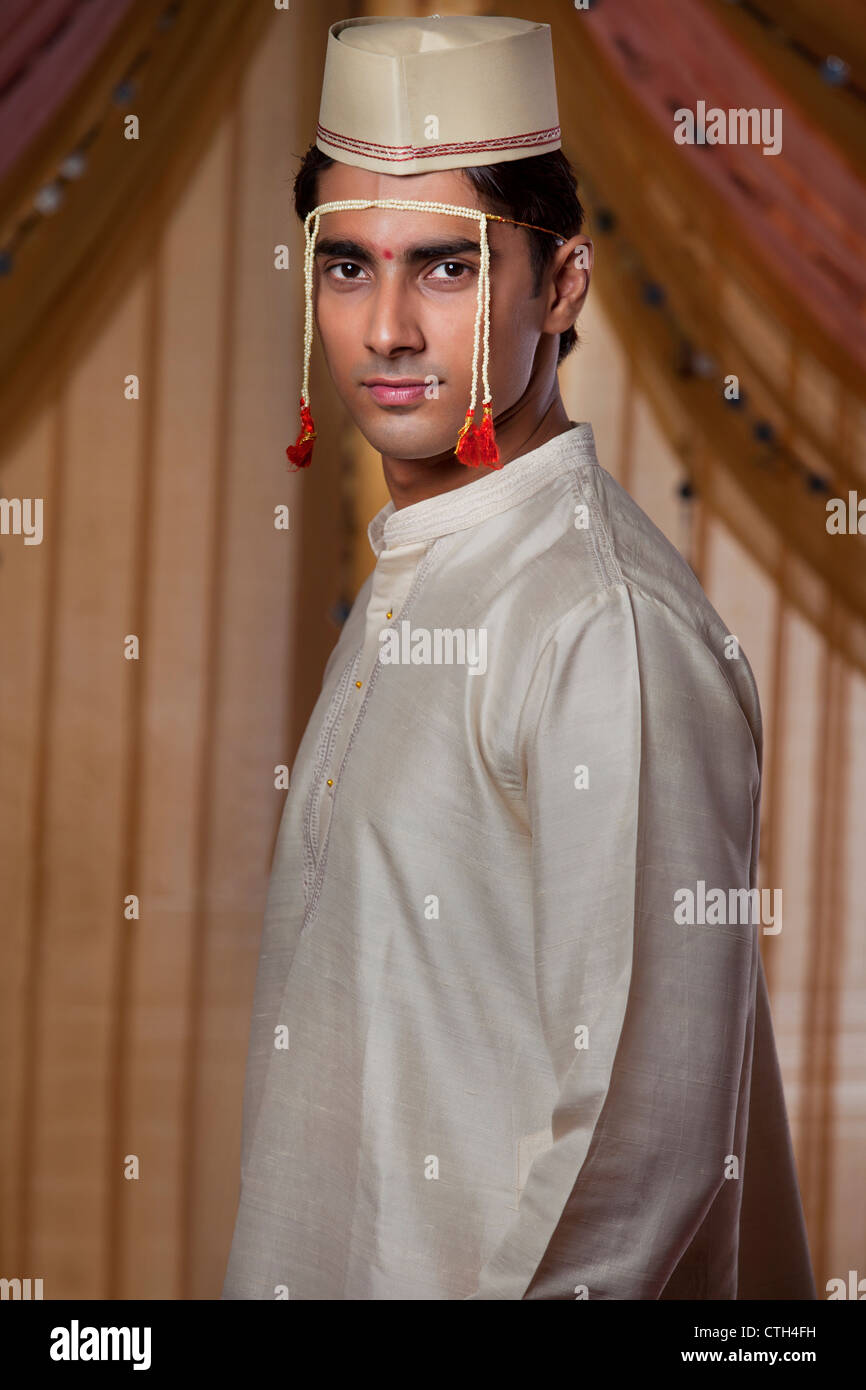 Marathi wedding hi-res stock photography and images - Alamy
