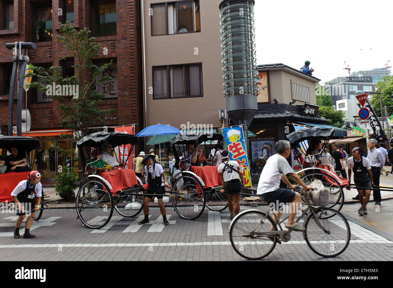 Rickshaw drivers, Asakusa, Tokyo, Japan Stock Photo - Alamy
