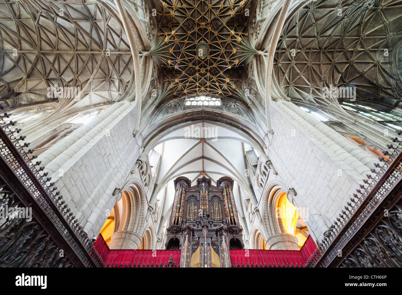 Gloucester cathedral organ hi-res stock photography and images - Alamy