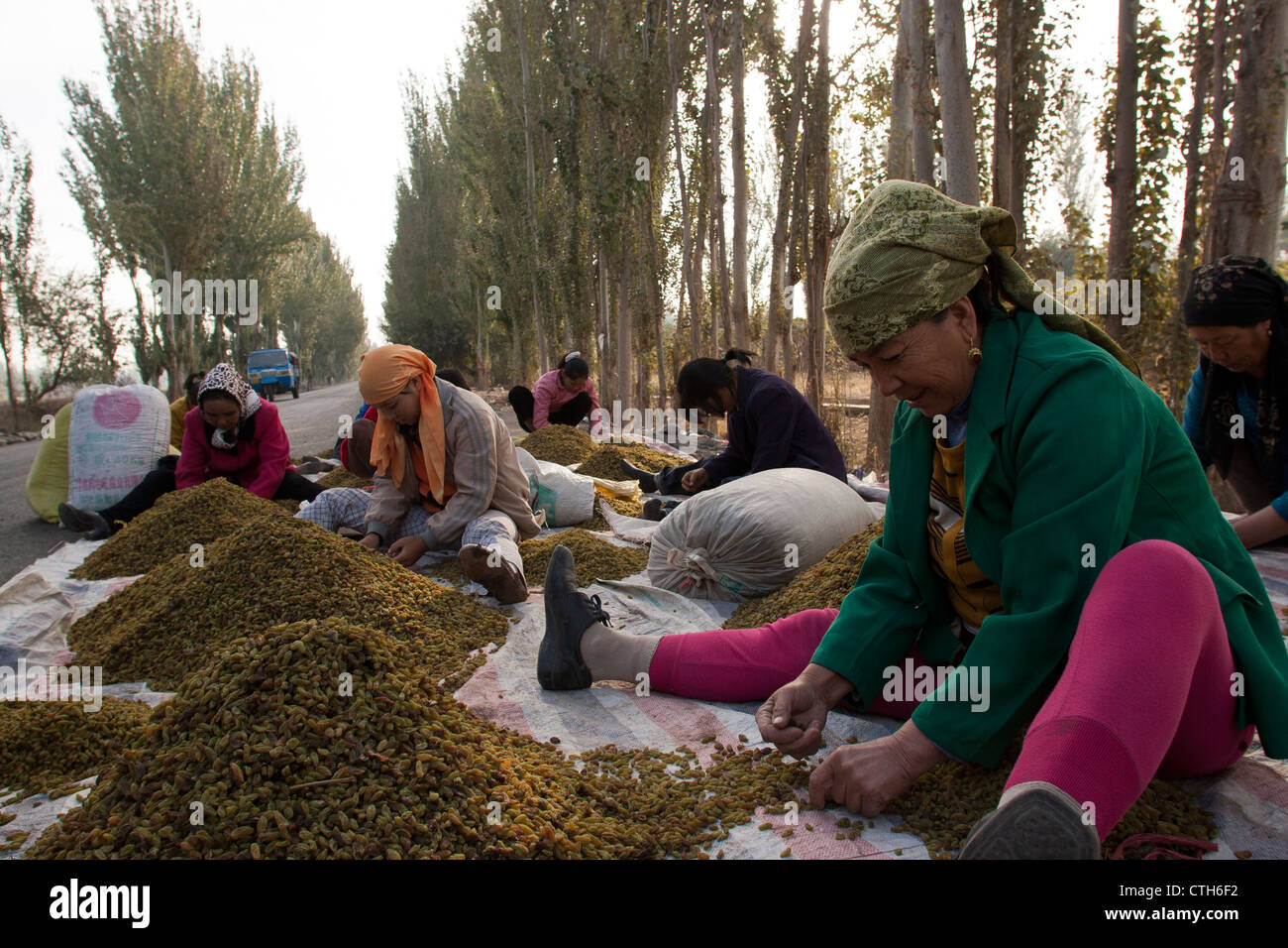 Uyghur girls hi-res stock photography and images - Alamy