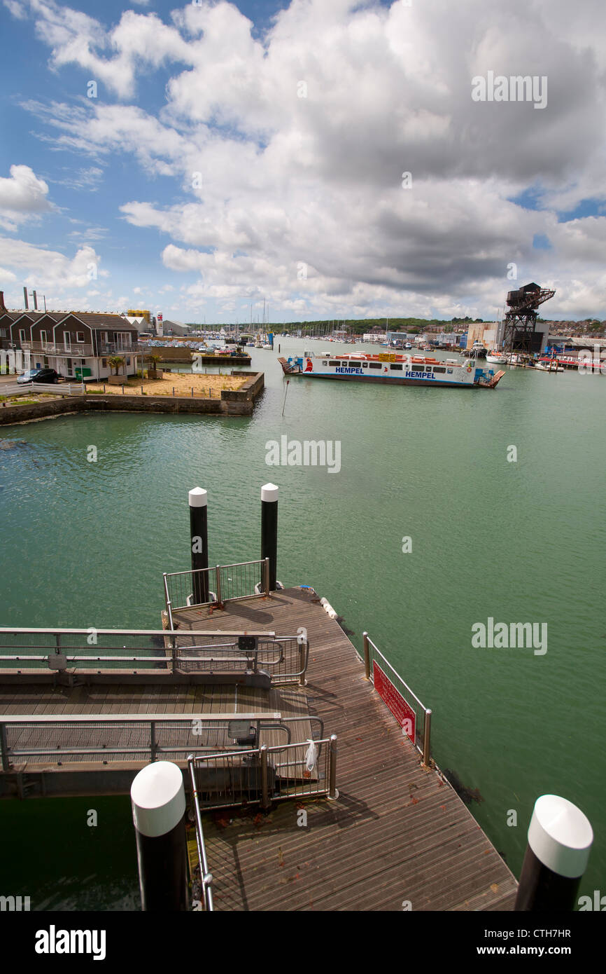 Floating Bridge, Crane, East Cowes Isle of Wight Stock Photo - Alamy