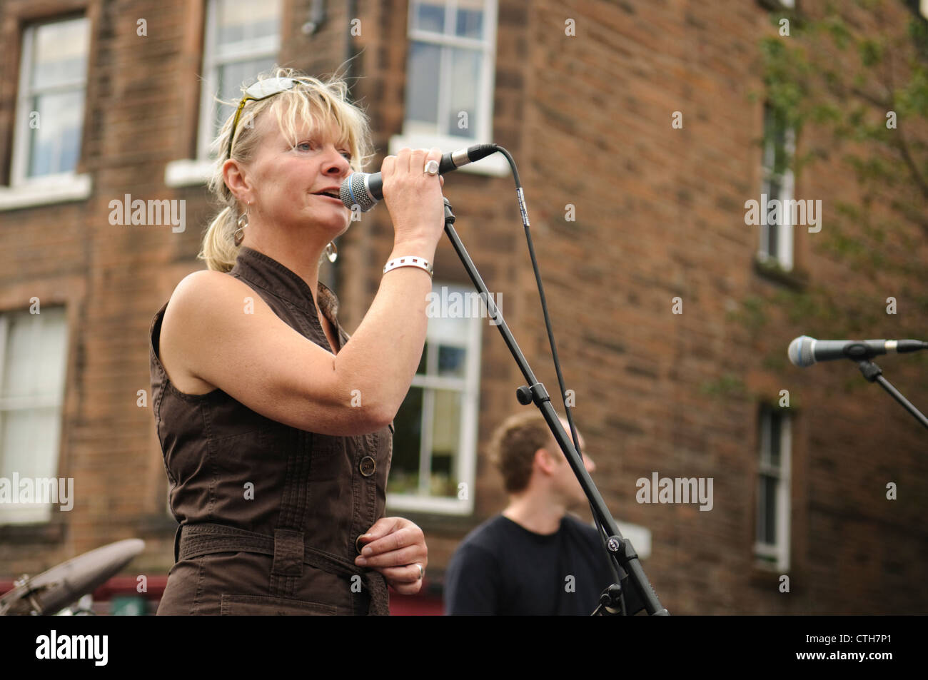 Female jazz vocalist hi-res stock photography and images - Alamy
