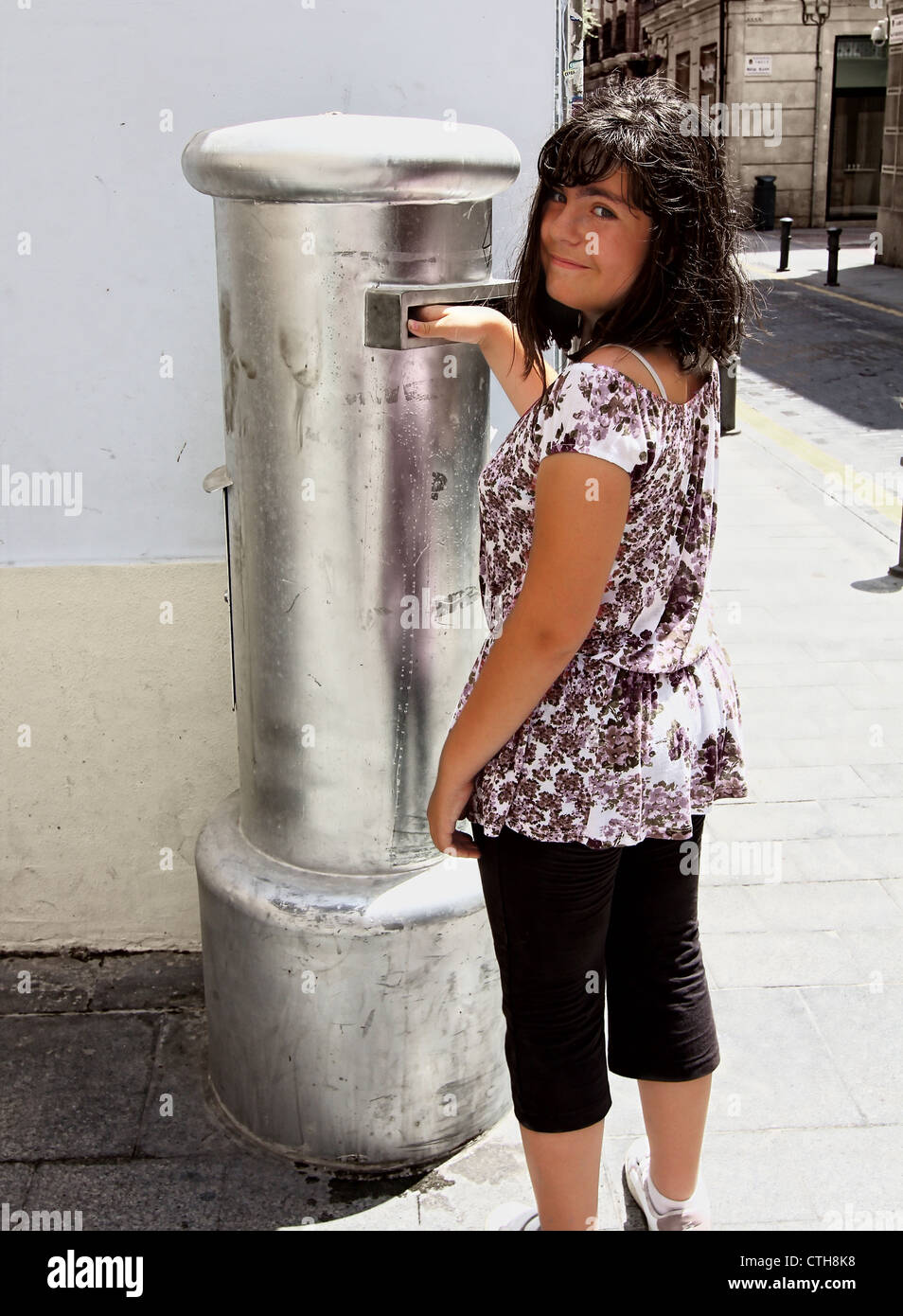 girl taking a letter to the mail box Stock Photo - Alamy