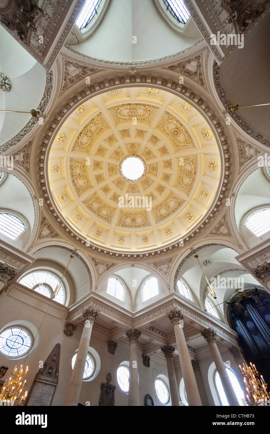 St stephen walbrook church interior hi-res stock photography and images ...