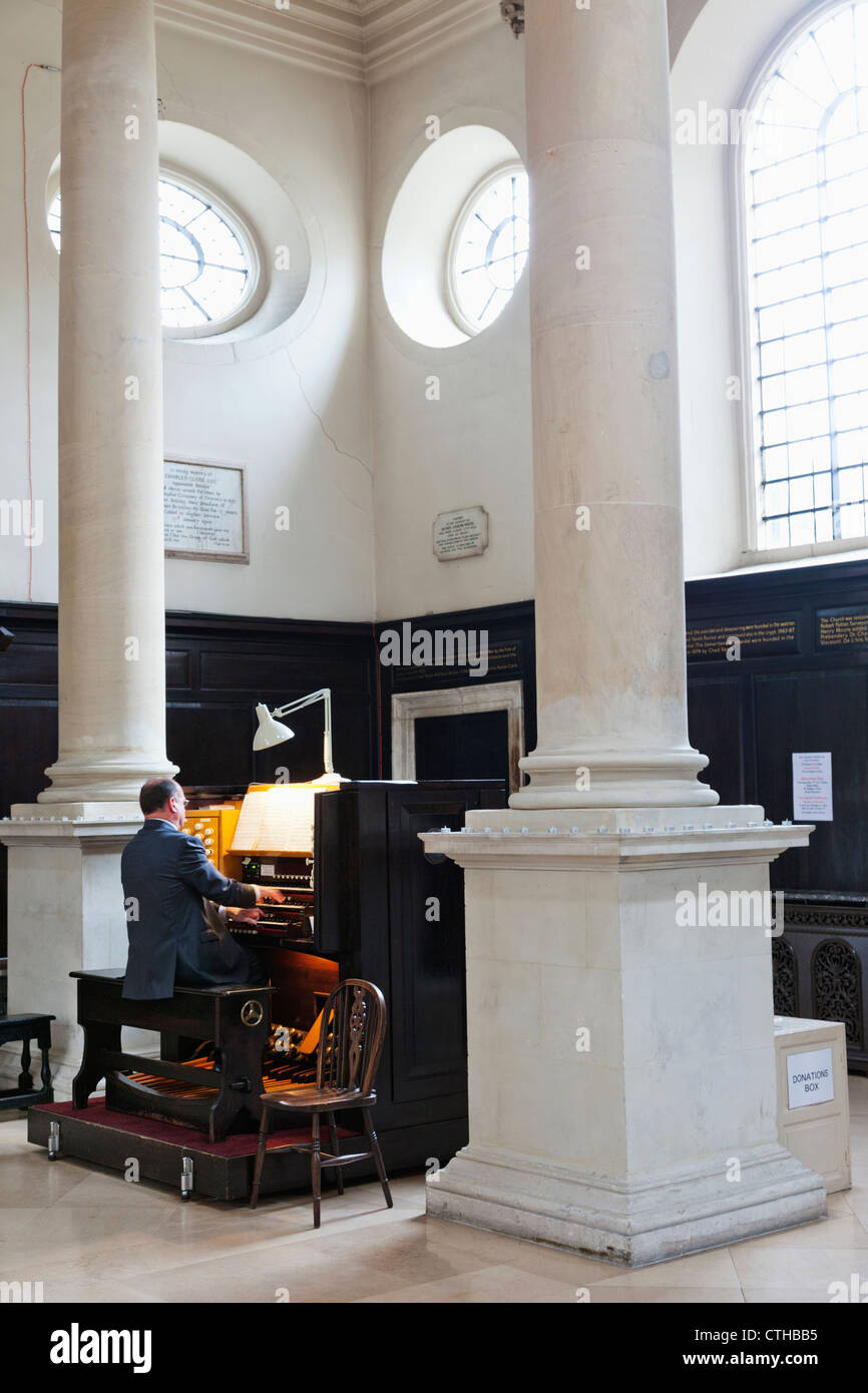 Church organist hi-res stock photography and images - Alamy