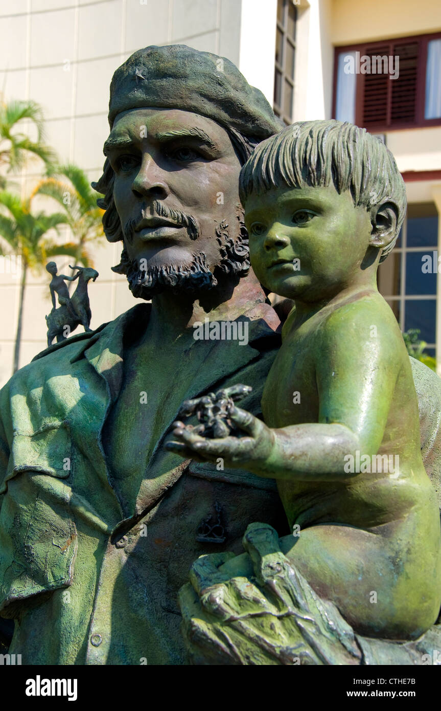 Che guevara statue hi-res stock photography and images - Alamy