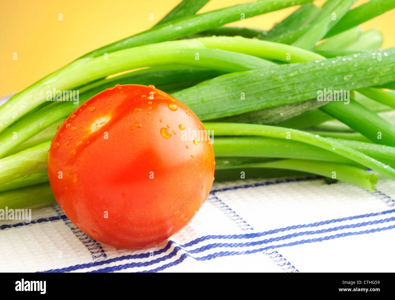 Green spring onions hi-res stock photography and images - Alamy