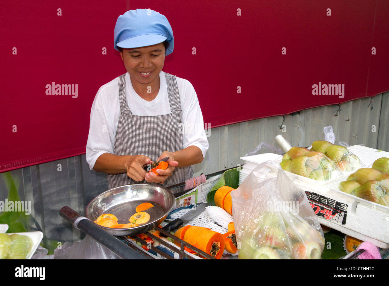 Fresh fruit vendor hi-res stock photography and images - Alamy
