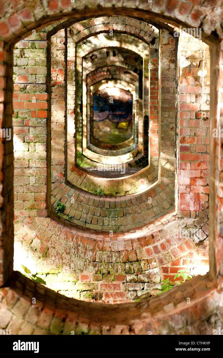 Graffiti railway arch hi-res stock photography and images - Alamy