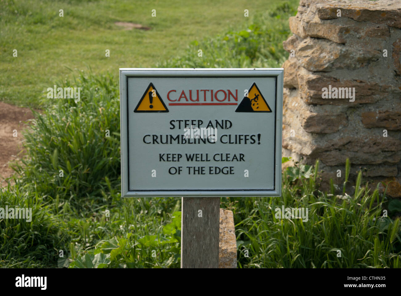 Cliff danger sign hi-res stock photography and images - Alamy