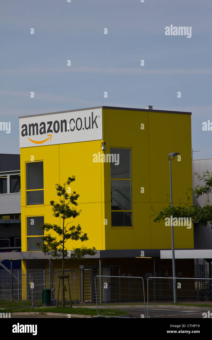 Amazon logo uk distribution center hi-res stock photography and images ...