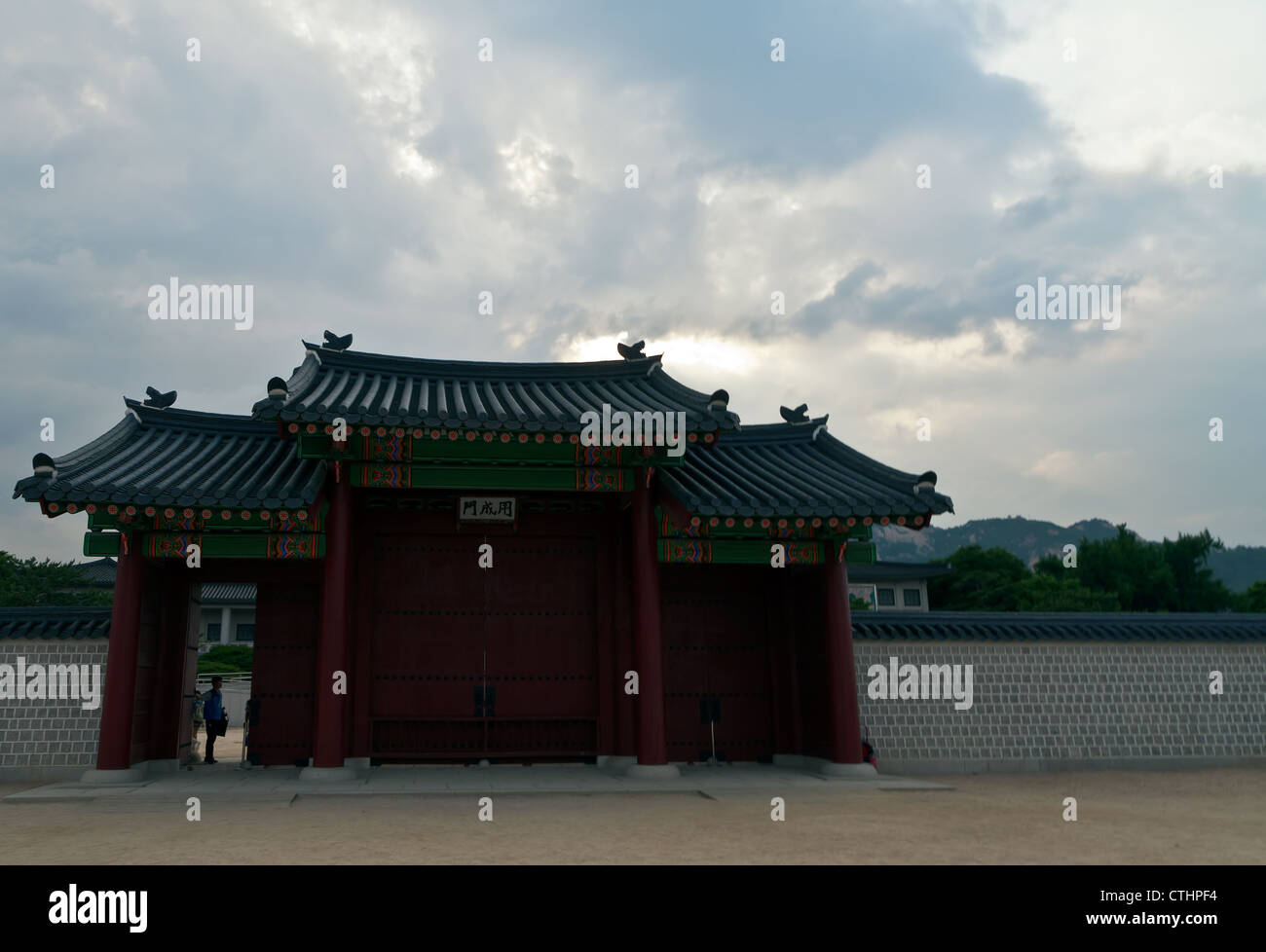 Gyeongbokgung gate hi-res stock photography and images - Alamy