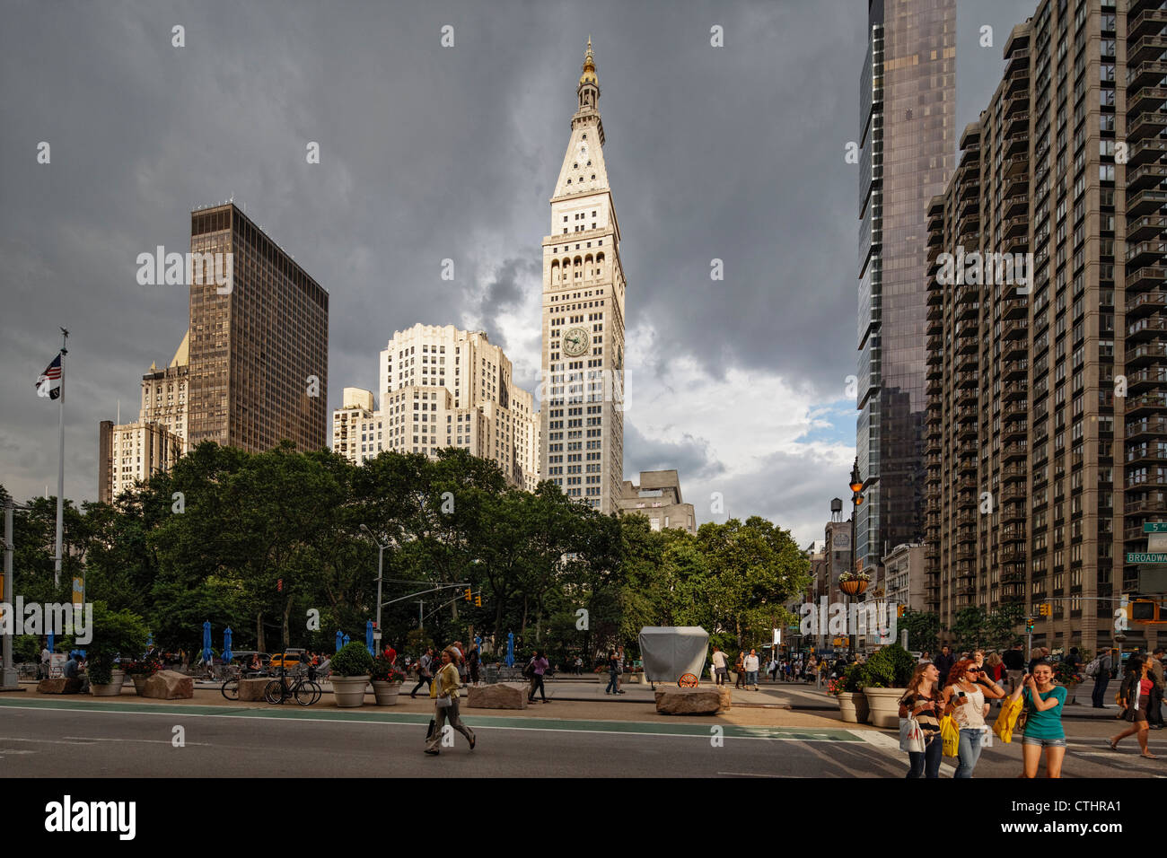 Metropolitan life building new york hi-res stock photography and images ...
