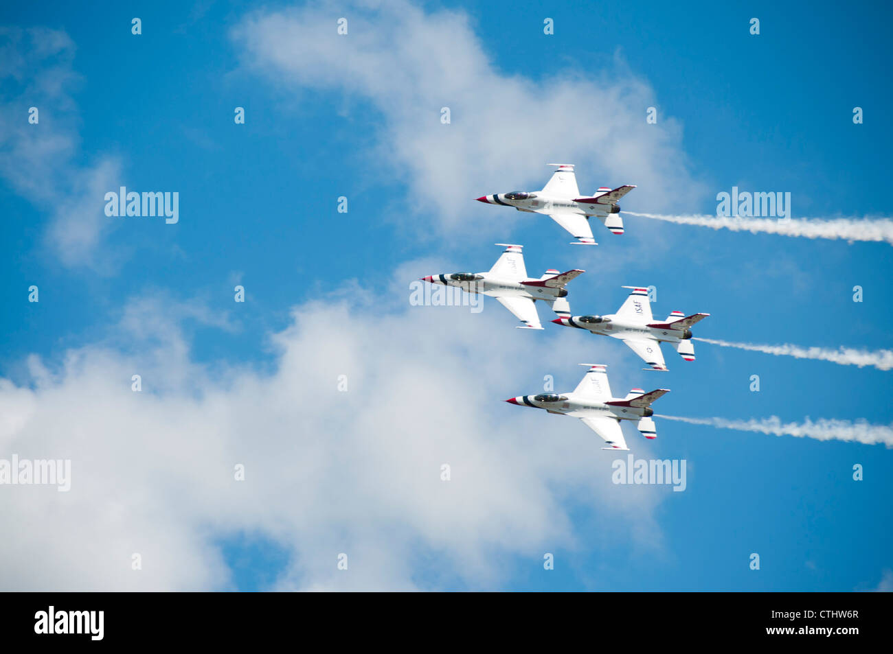 Members of the U.S. Air Force Thunderbirds soar through the sky in ...