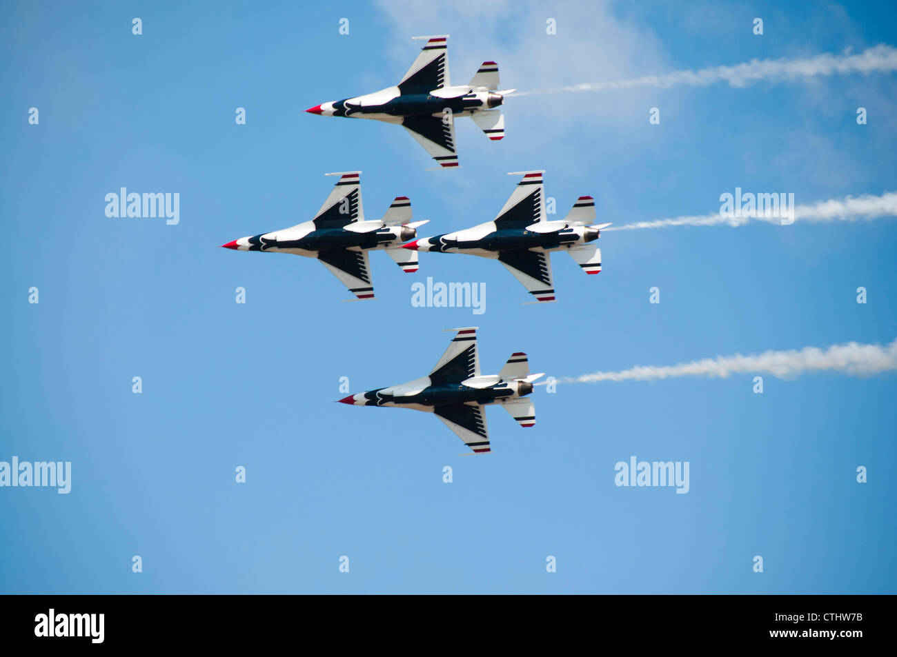 Members of the U.S. Air Force Thunderbirds soar through the sky in ...