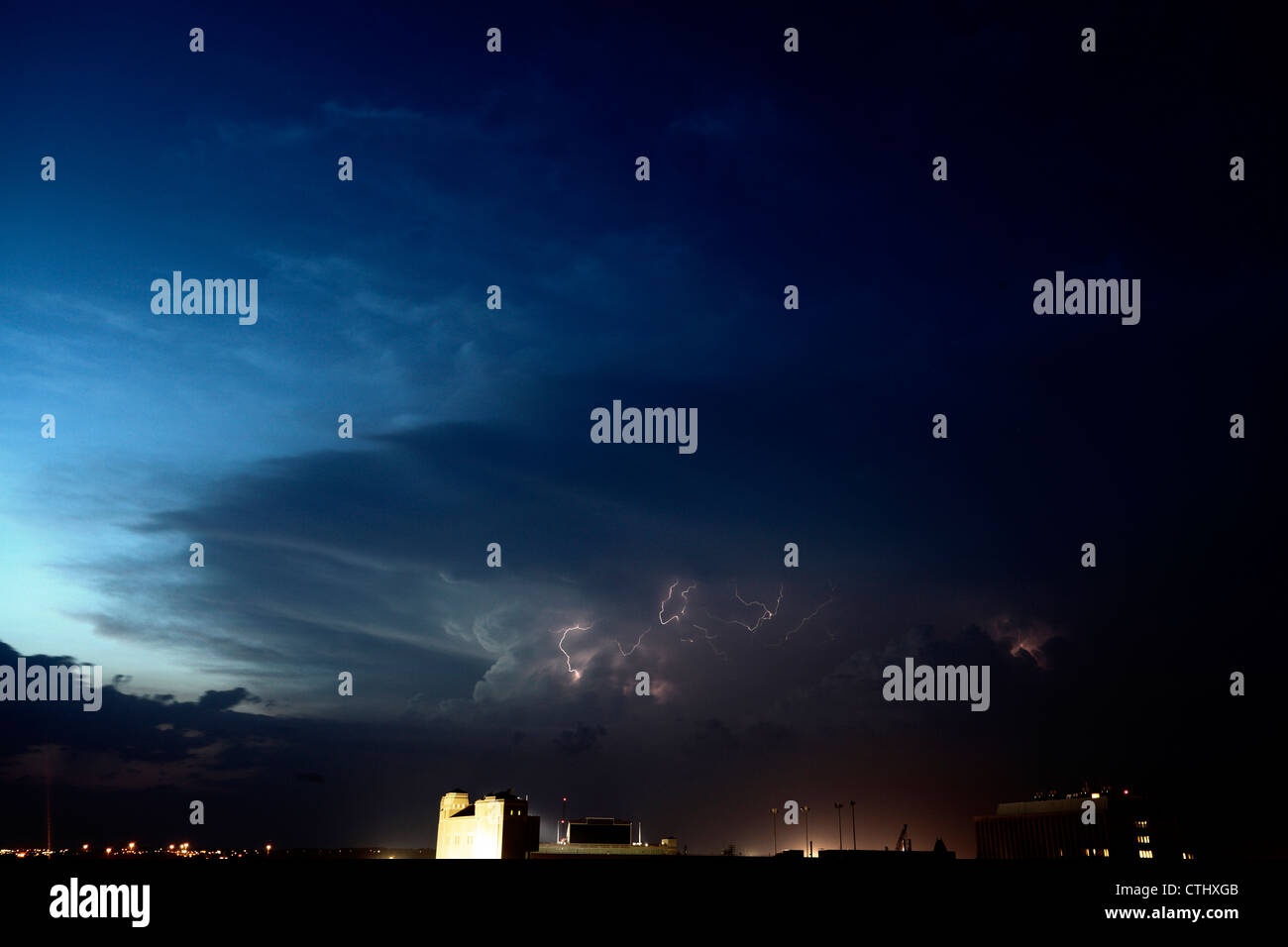 Supercell thunderstorm hi-res stock photography and images - Alamy