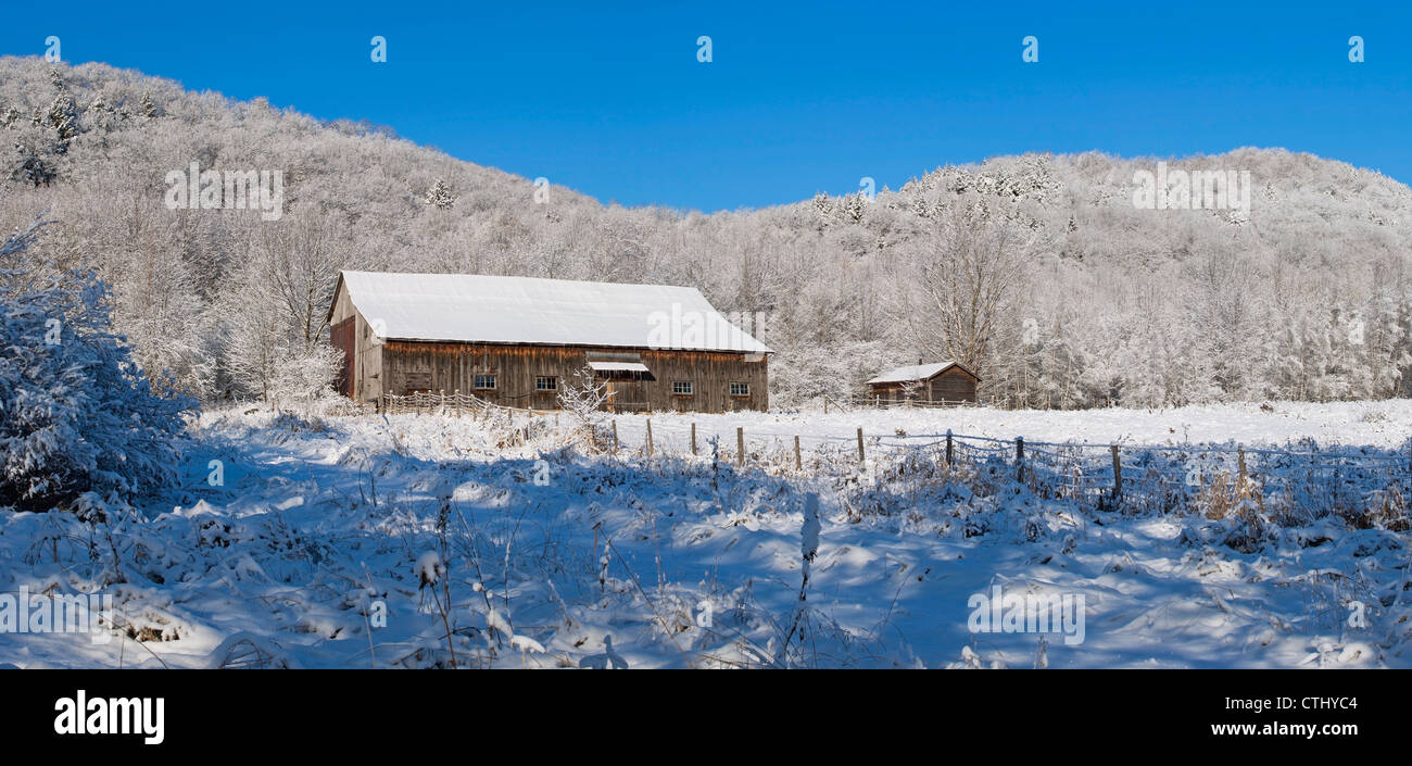 Barns quebec farms agriculture hi-res stock photography and images - Alamy