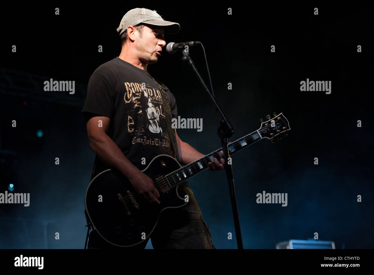Punk rock bassist hi-res stock photography and images - Alamy