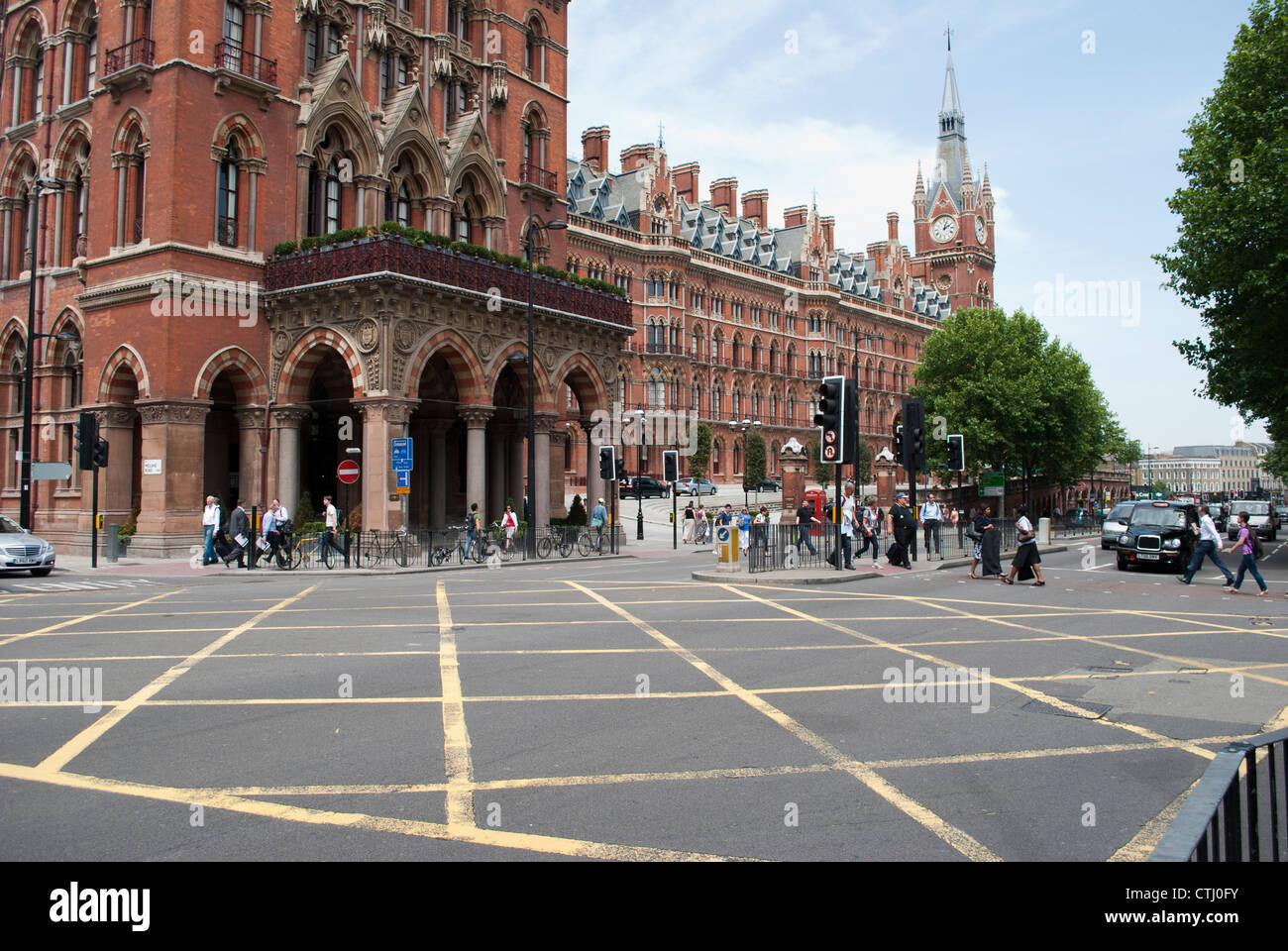 Box junction in front of St Pancras station Stock Photo - Alamy