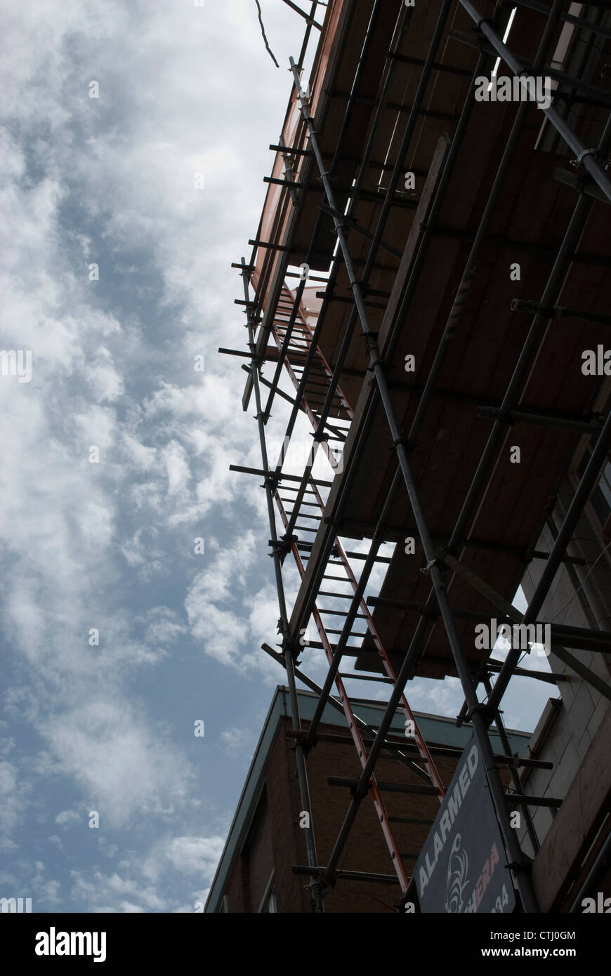 Scaffolding poles and boards hi-res stock photography and images - Alamy