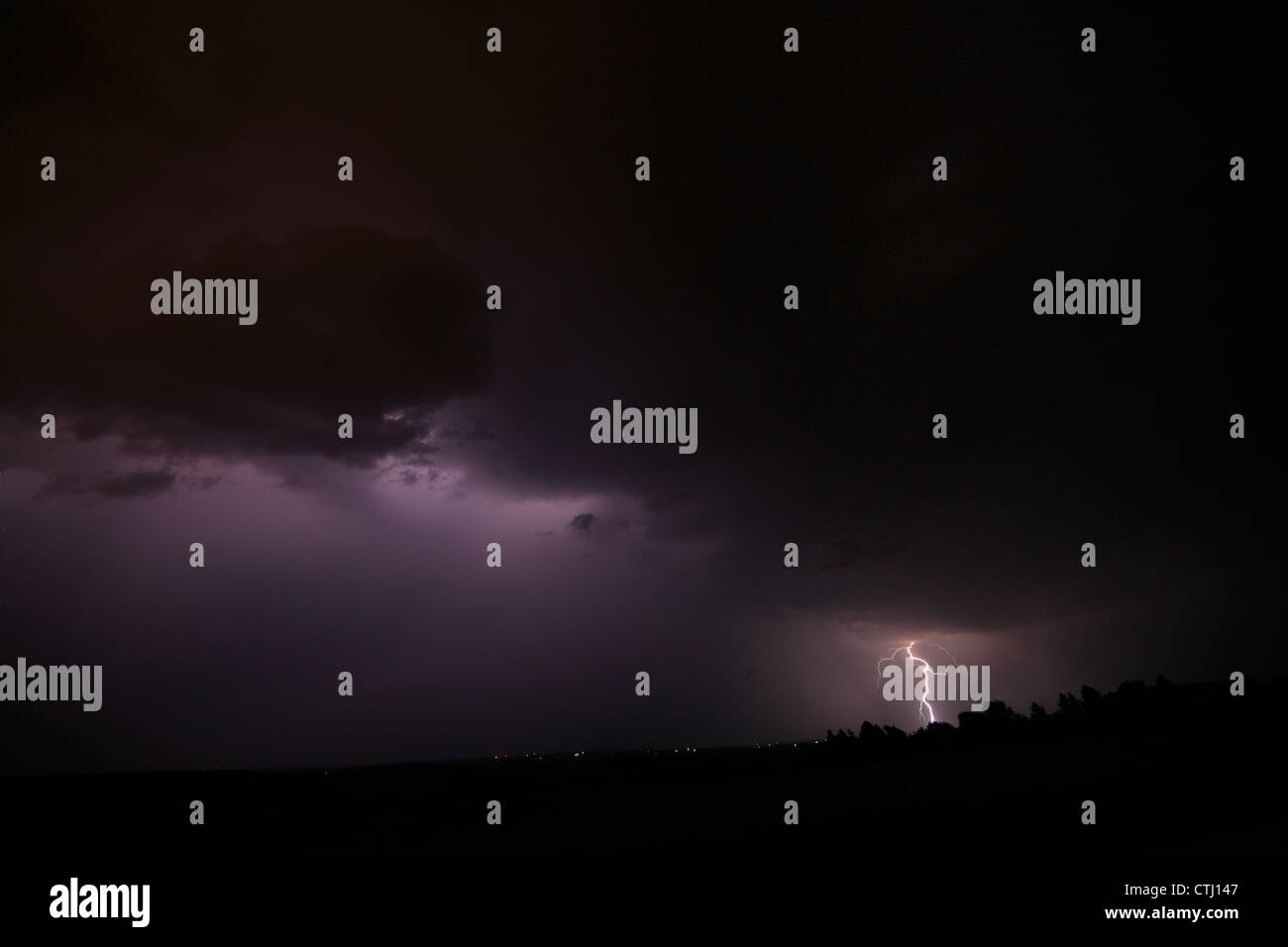 Thunderstorm and lightning hi-res stock photography and images - Alamy