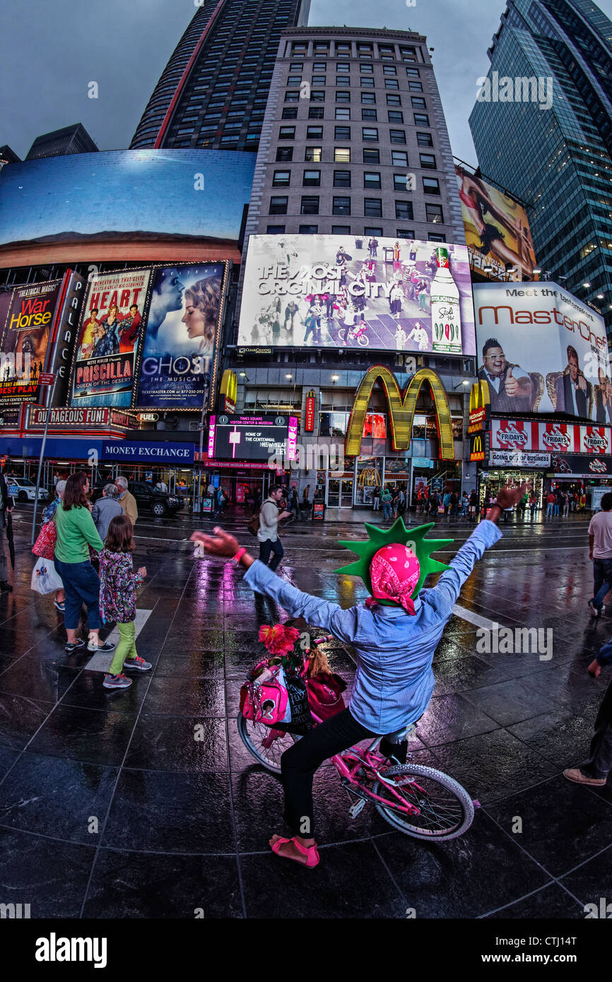 Times square rain night hi-res stock photography and images - Alamy