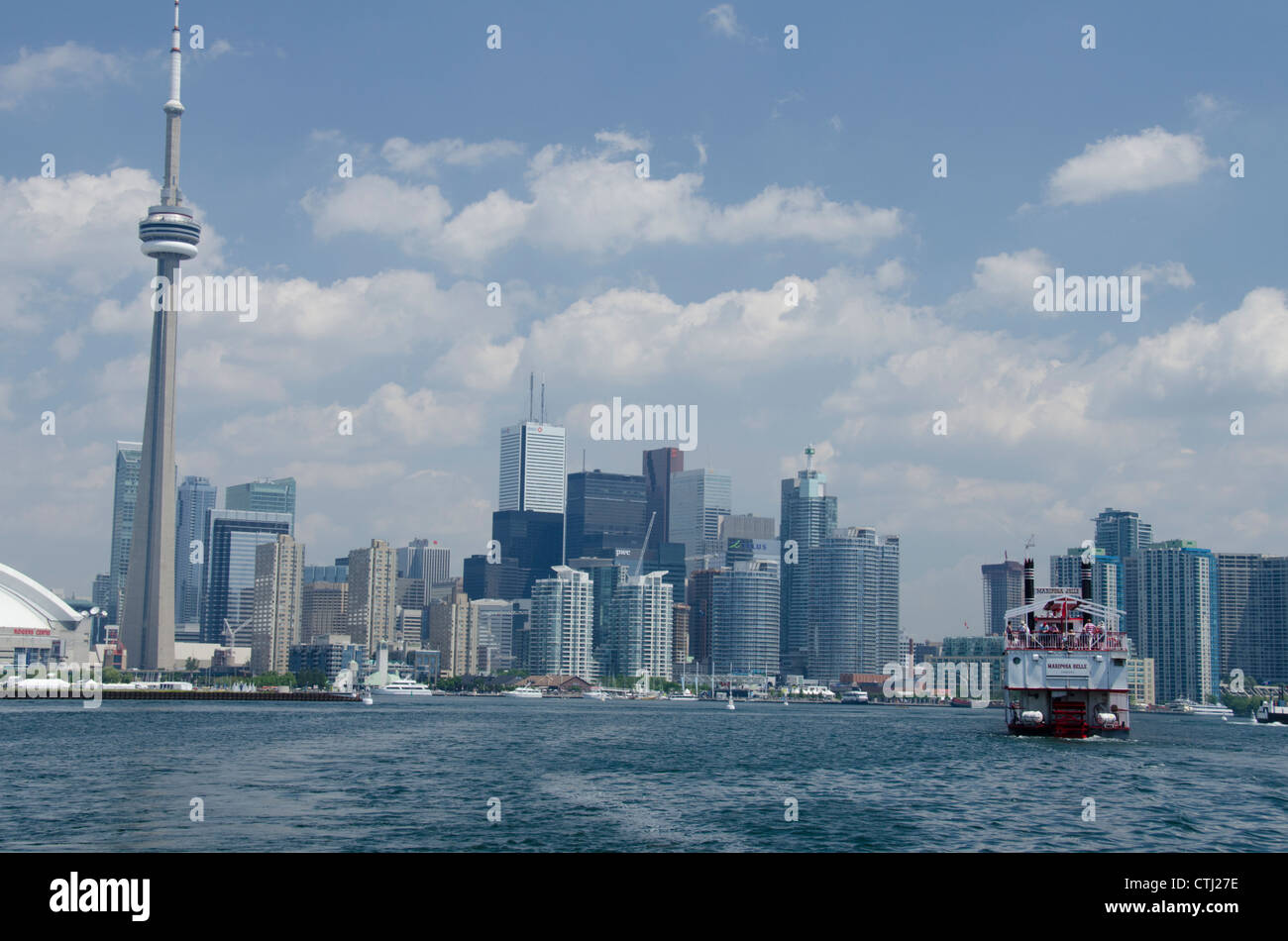 Canada, Ontario, Toronto. Lake Ontario city skyline view. Sightseeing ...