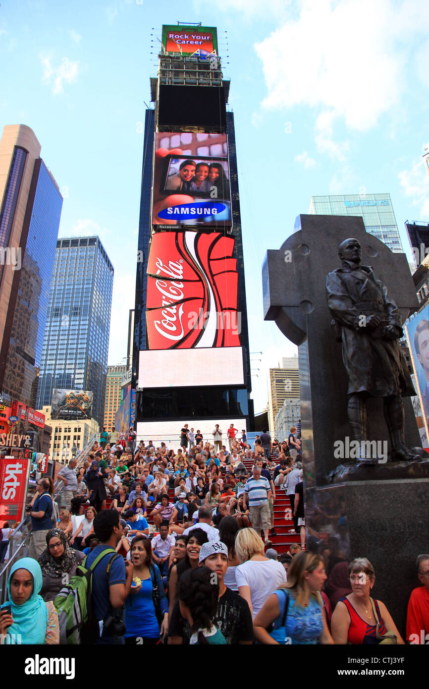 New york times square ads neon hi-res stock photography and images - Alamy