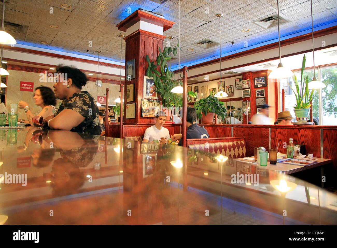 Seinfeld Restaurant Set