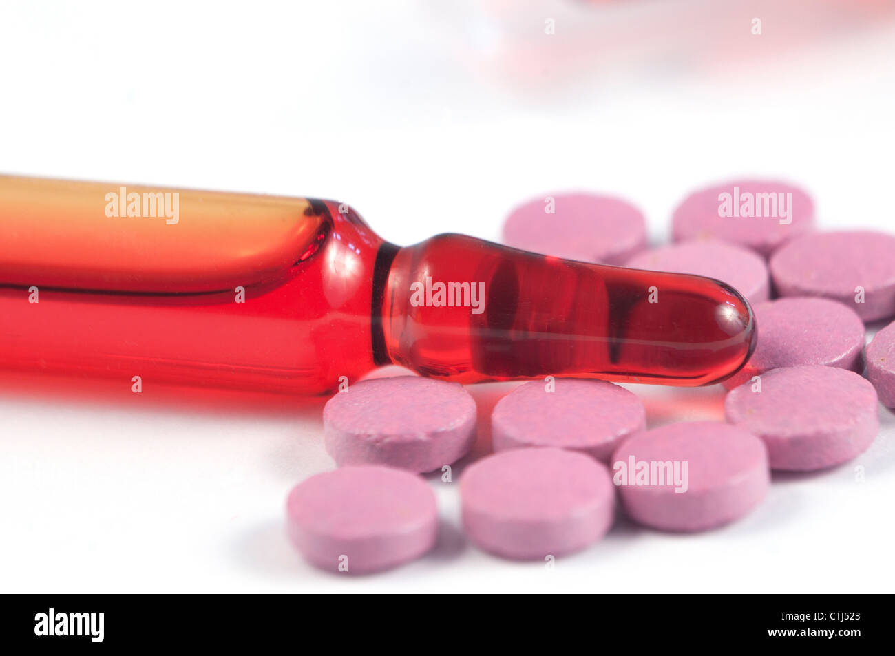 Tablets and ampule, close-up shot, local focus Stock Photo - Alamy