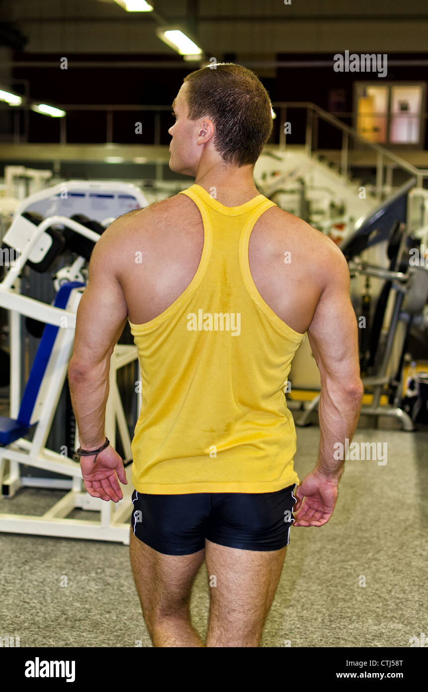 Bodybuilder in a gym from the back Stock Photo - Alamy