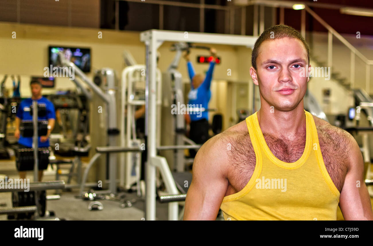 Portrait of handsome bodybuilder in fitness club Stock Photo - Alamy