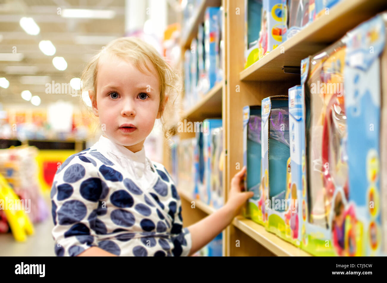 Little girl is shopping at the children's store Stock Photo - Alamy