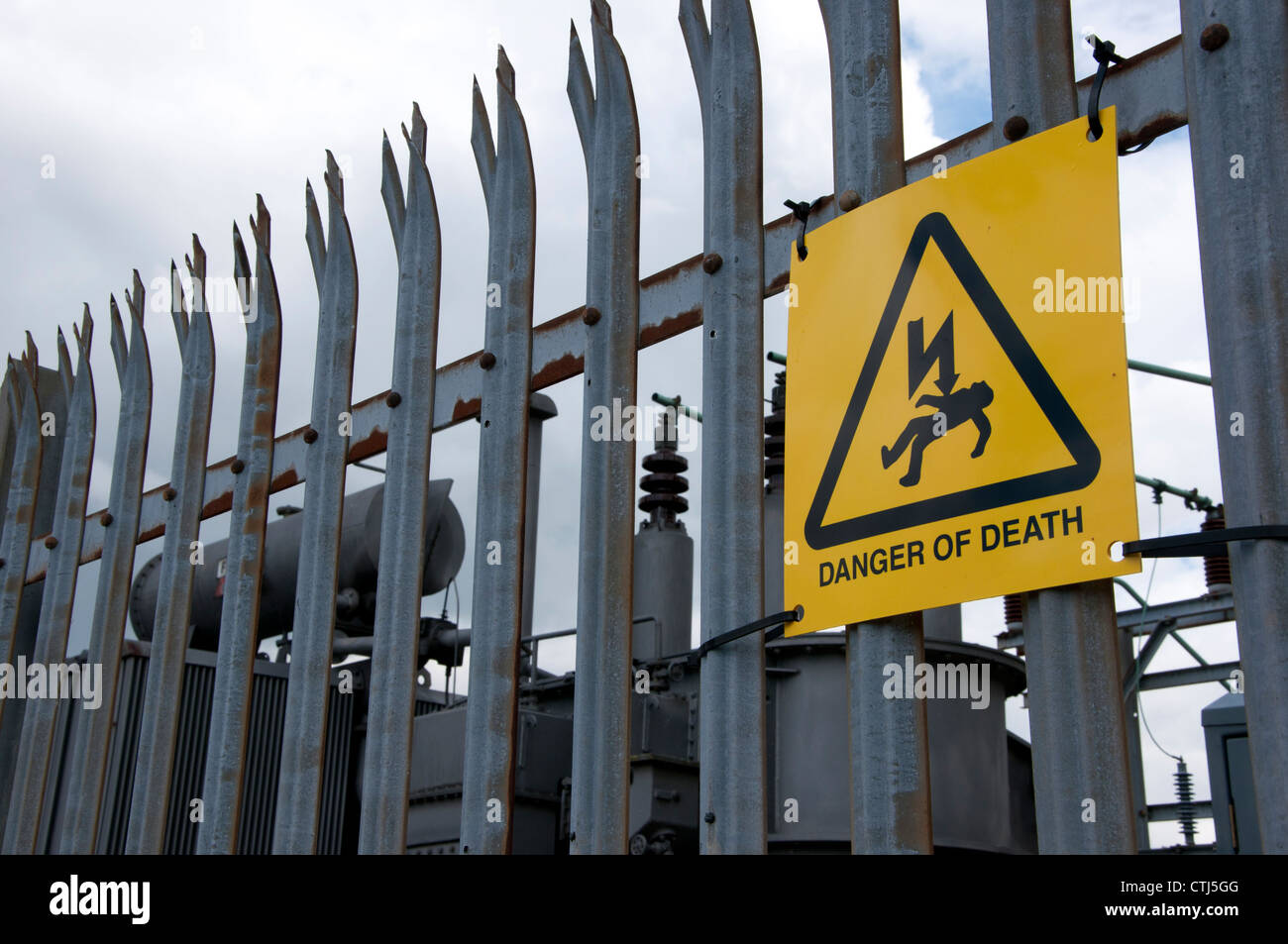 Electrical substation “danger of death” sign danger Stock Photo - Alamy
