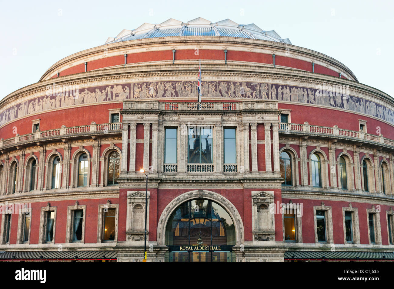Royal albert hall exterior hi-res stock photography and images - Alamy